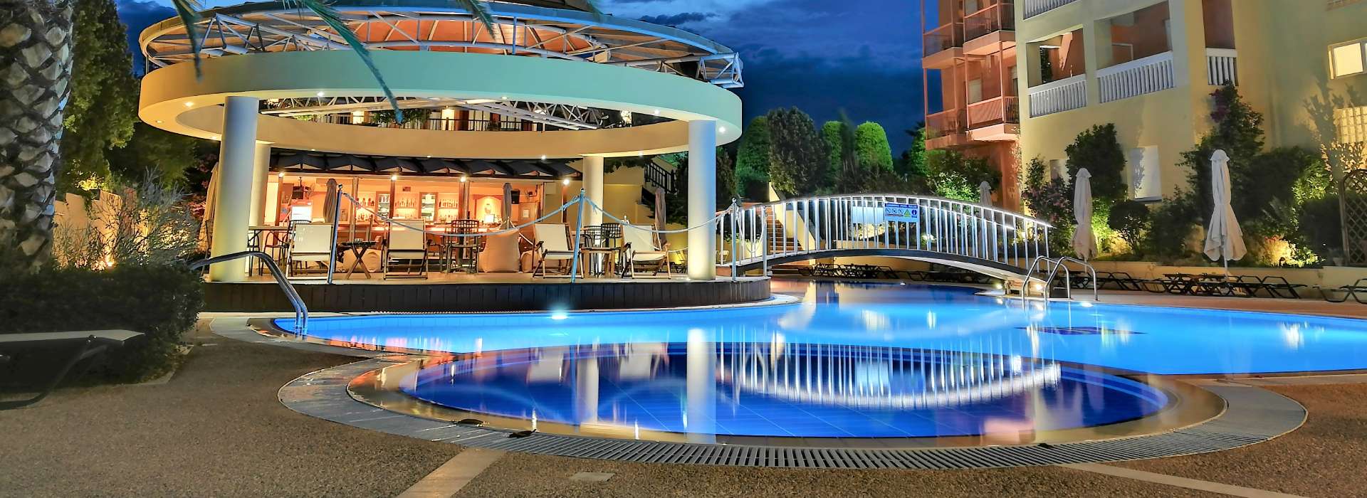Hotel Ambassador | POOL