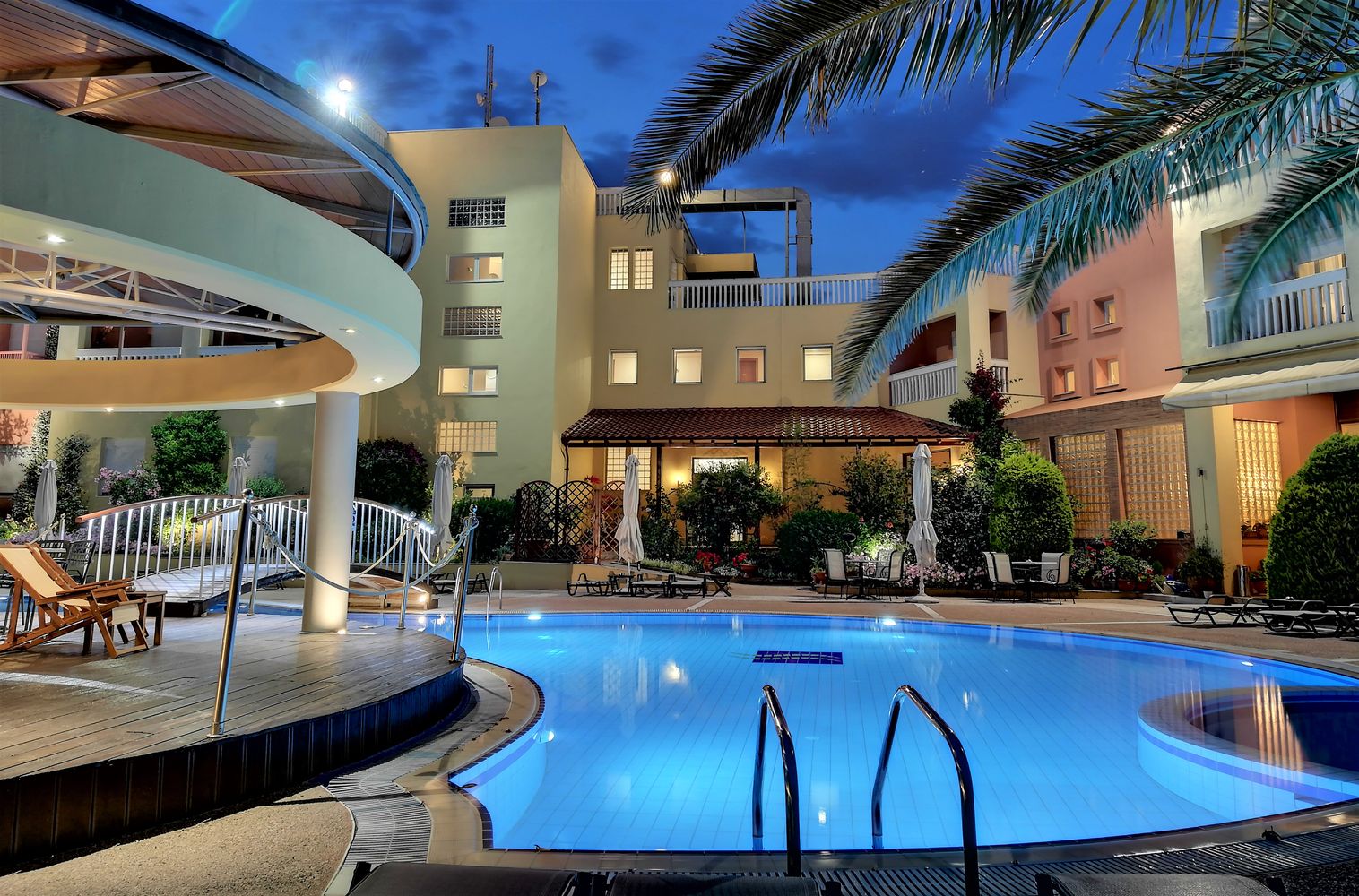 Hotel Ambassador | POOL