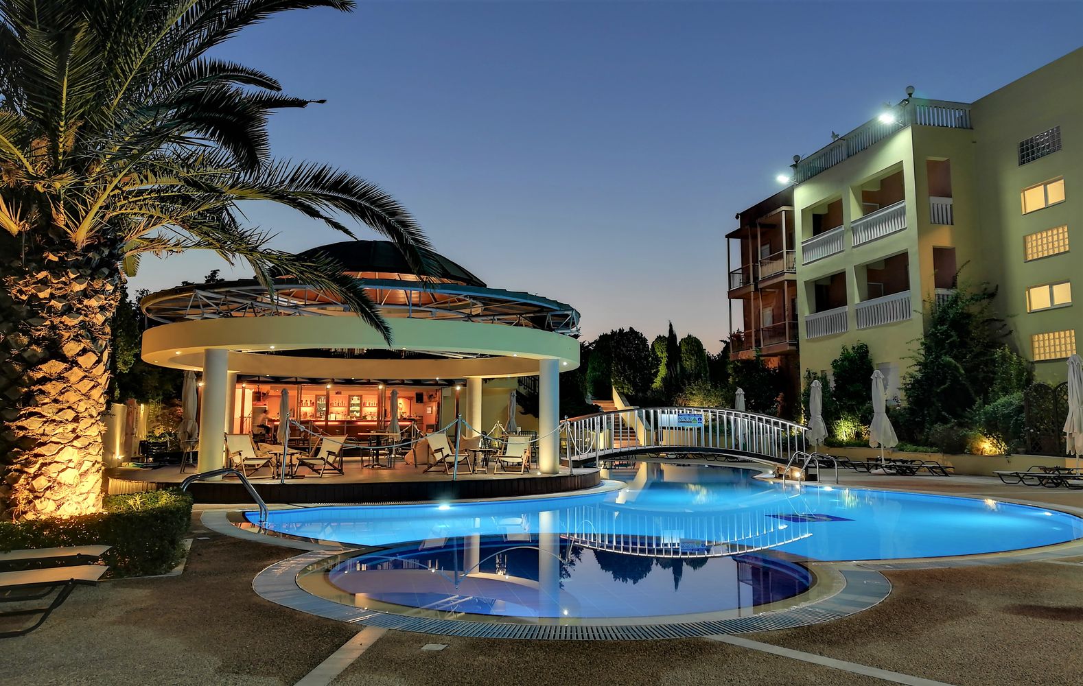 Hotel Ambassador | POOL